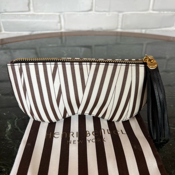 henri bendel | Accessories | Henri Bendel Zipper Sunglass Case ...